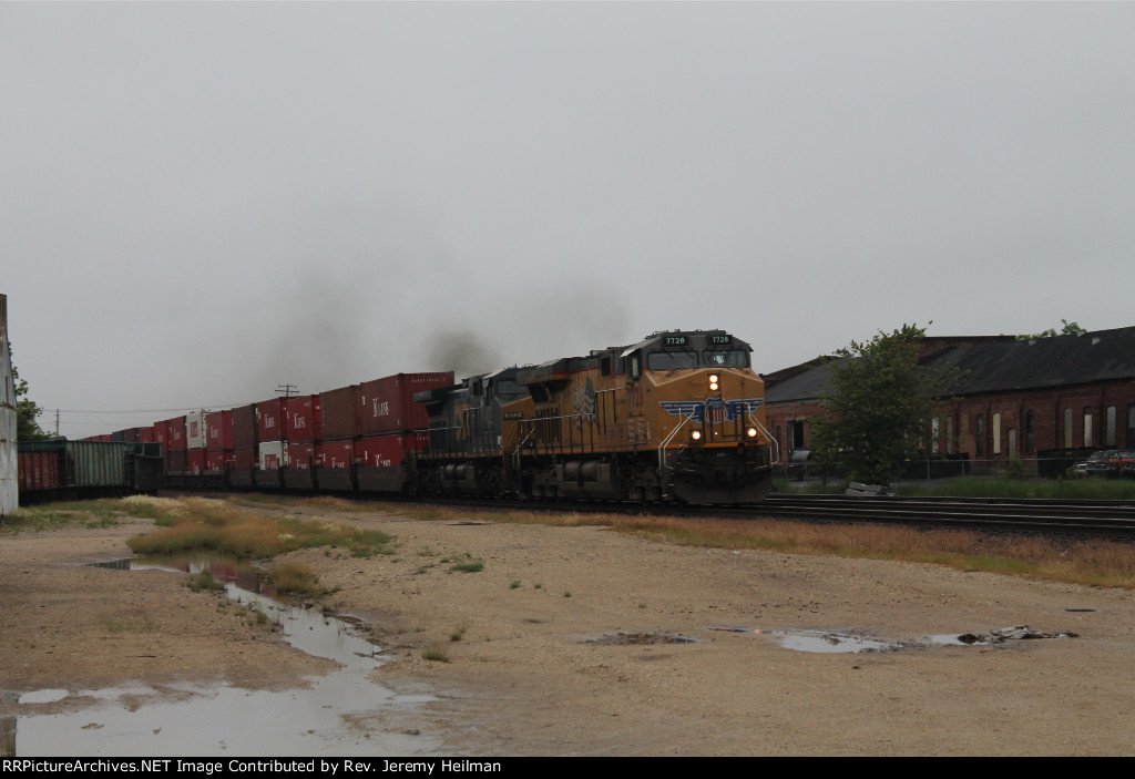 UP 7728 & CSX 377 (2)